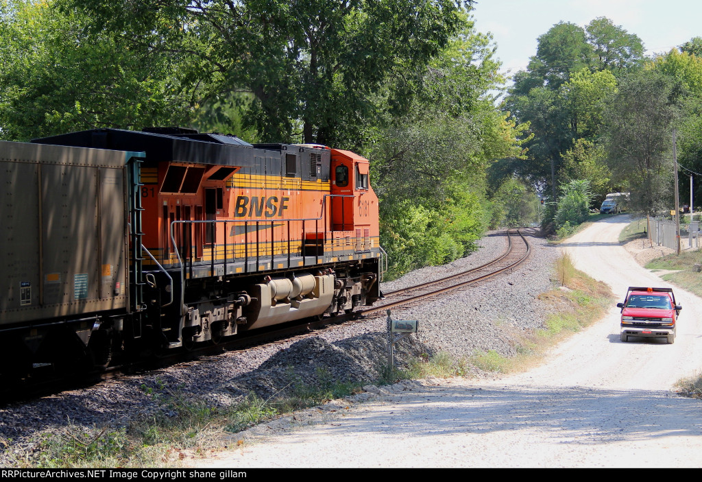 BNSF 6181 runs dpu on this empty coal.